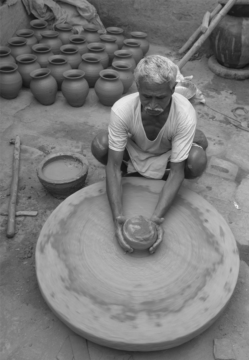 The potter at work - Sawan Books