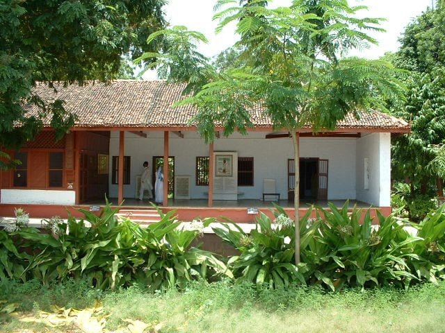127. FOUNDING OF THE ASHRAM PART-V - Sawan Books